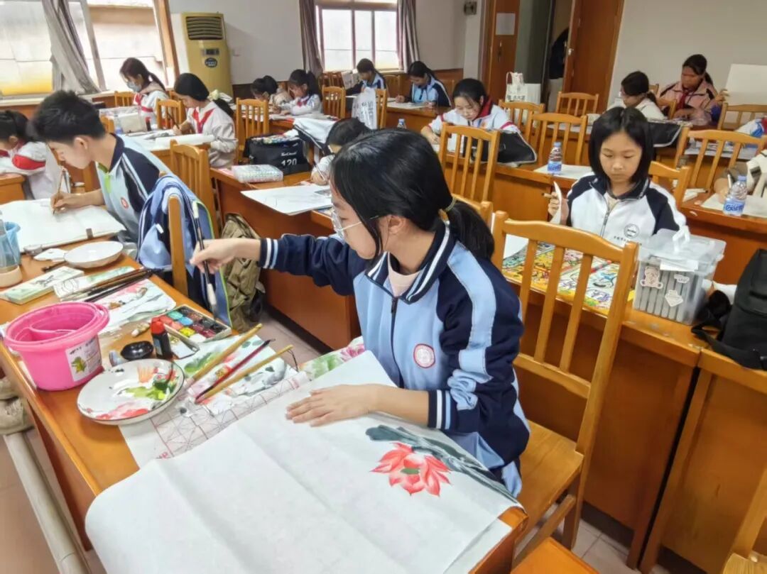 以美育人 翰墨飘香——桥头镇举办2025年中小学生庆元旦书画现场比赛_南方+_南方plus