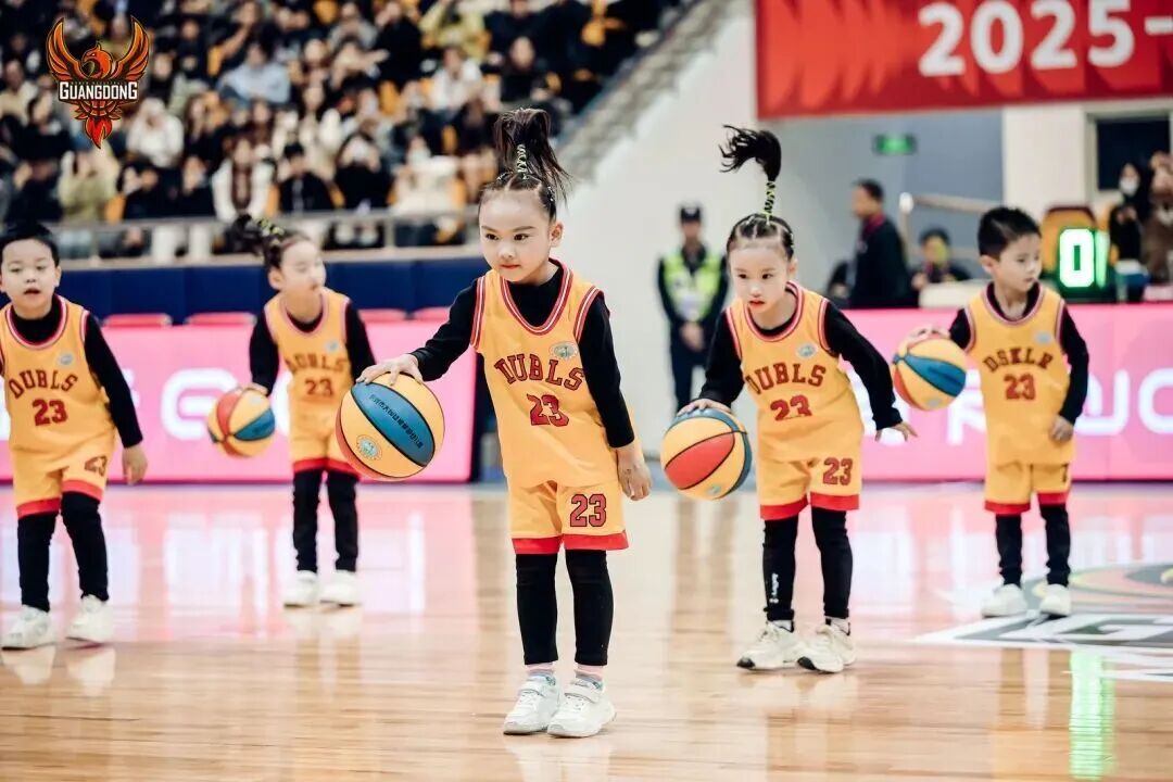 人民日报关注！东莞大朗萌娃的“篮球底气”，藏在这条全链条培育路上_南方+_南方plus