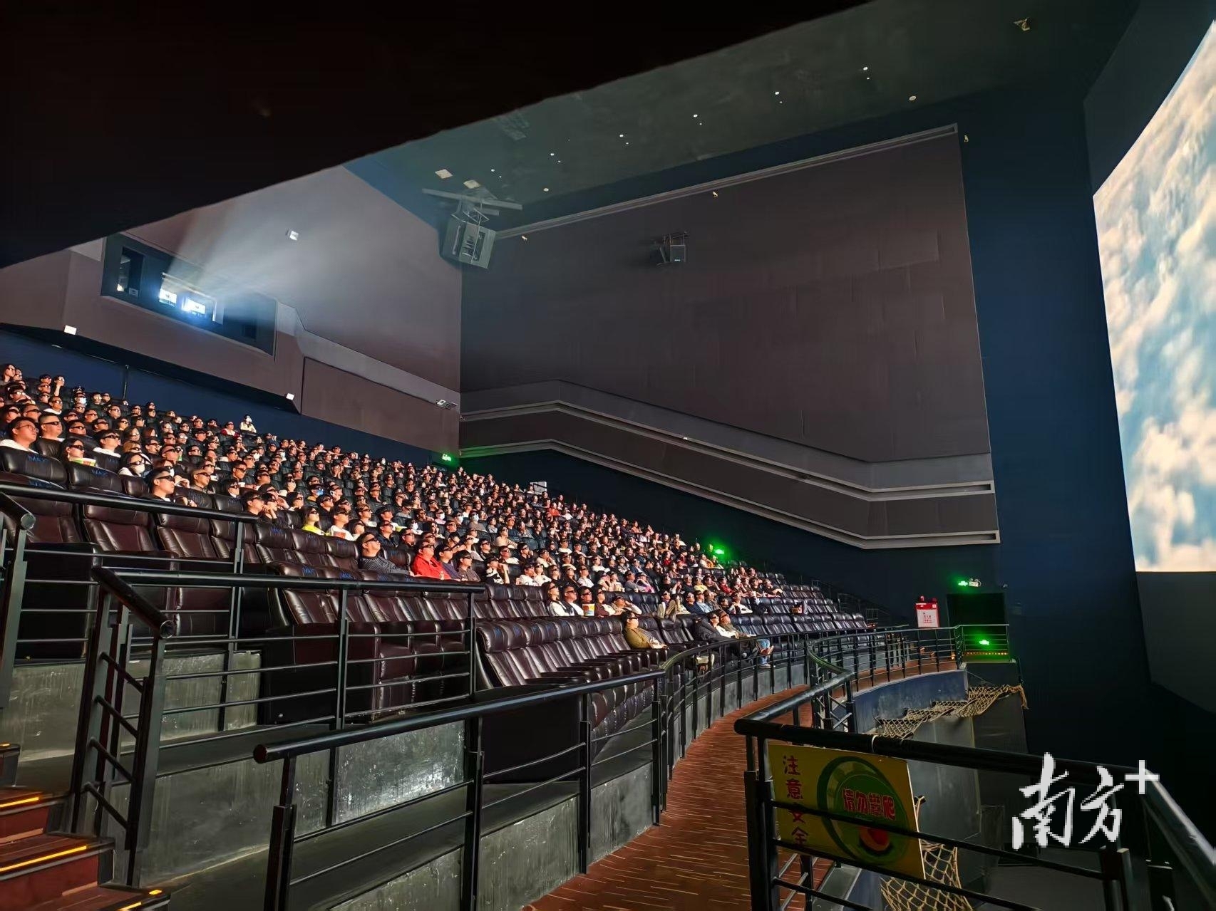 IMAX“看吒”！东莞巨幕影院热度飙升_南方+_南方plus